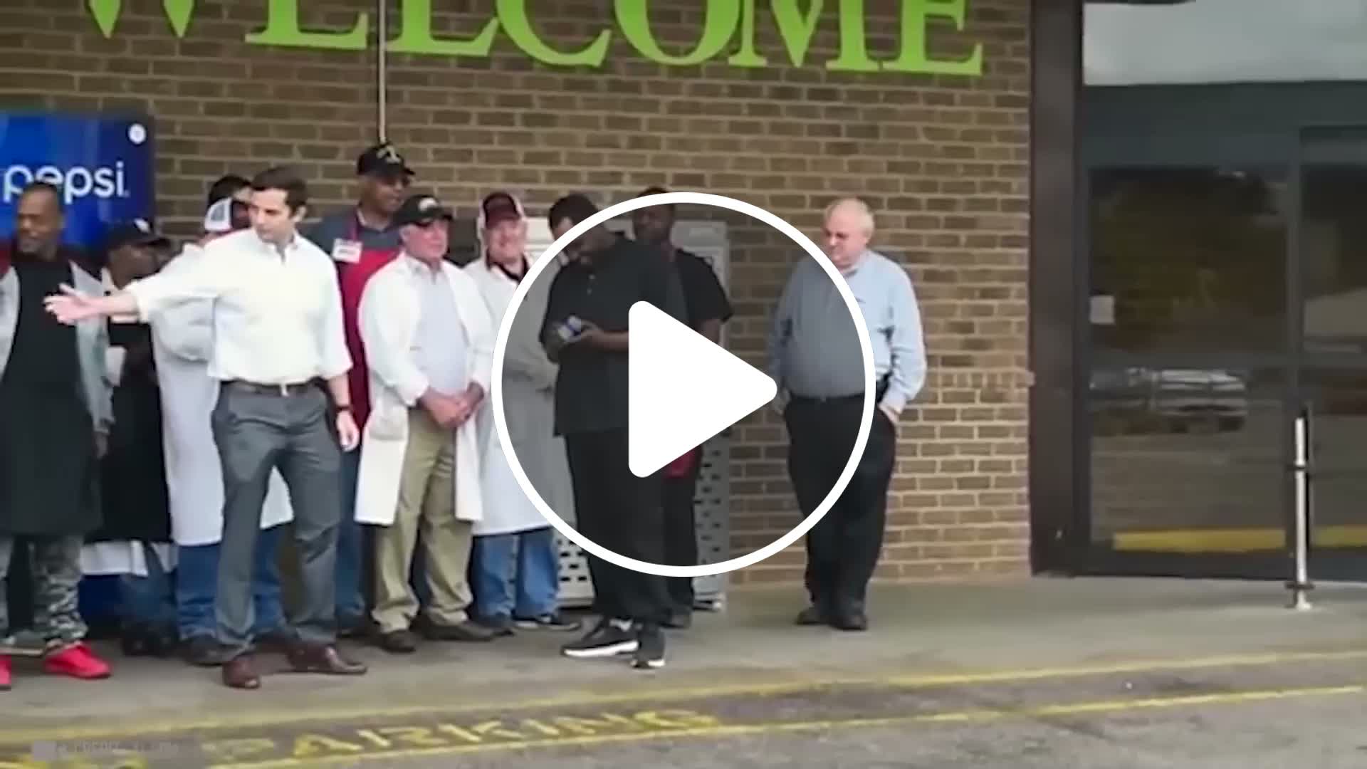 Random Acts of Kindness That Will Make You Cry - NewsBreak