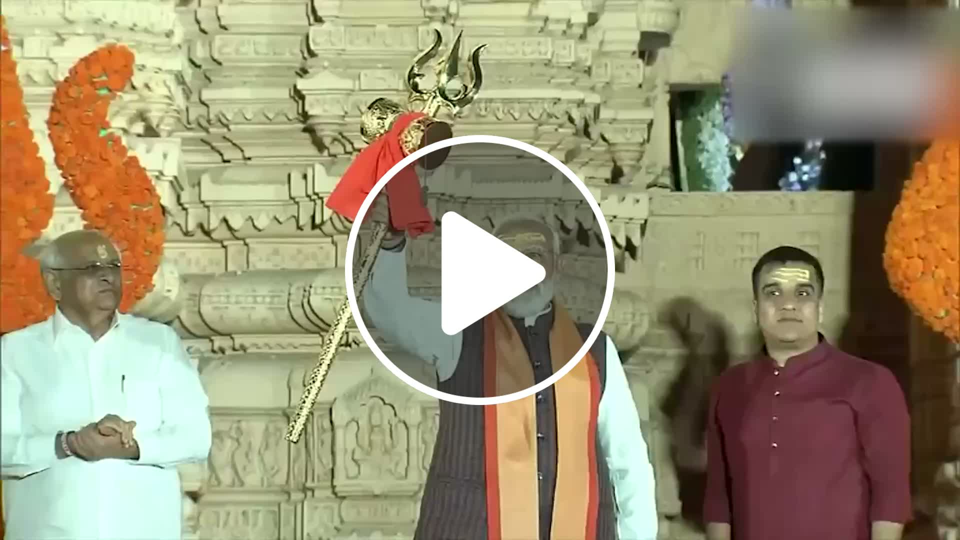 PM Modi Offers Prayers At Somnath Temple, Witnesses Grand Drone Show ...