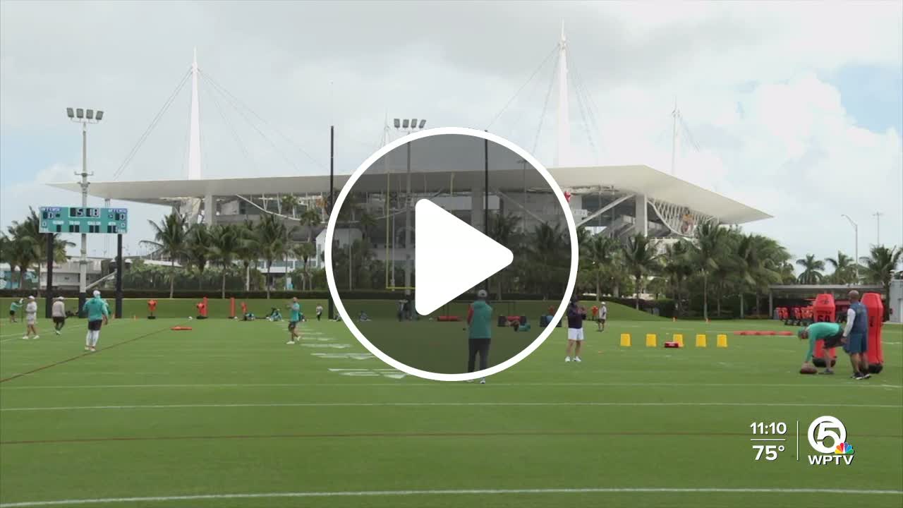 Dolphins fire Mike McDaniel after 4 seasons - NewsBreak