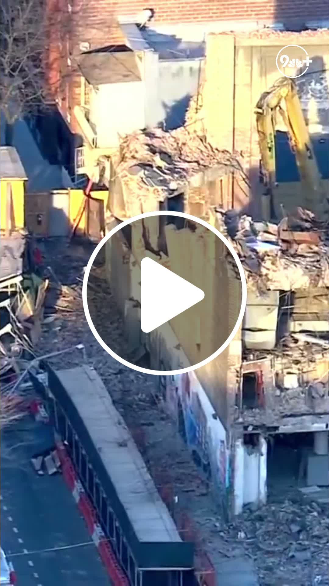 NY building partially collapses - NewsBreak