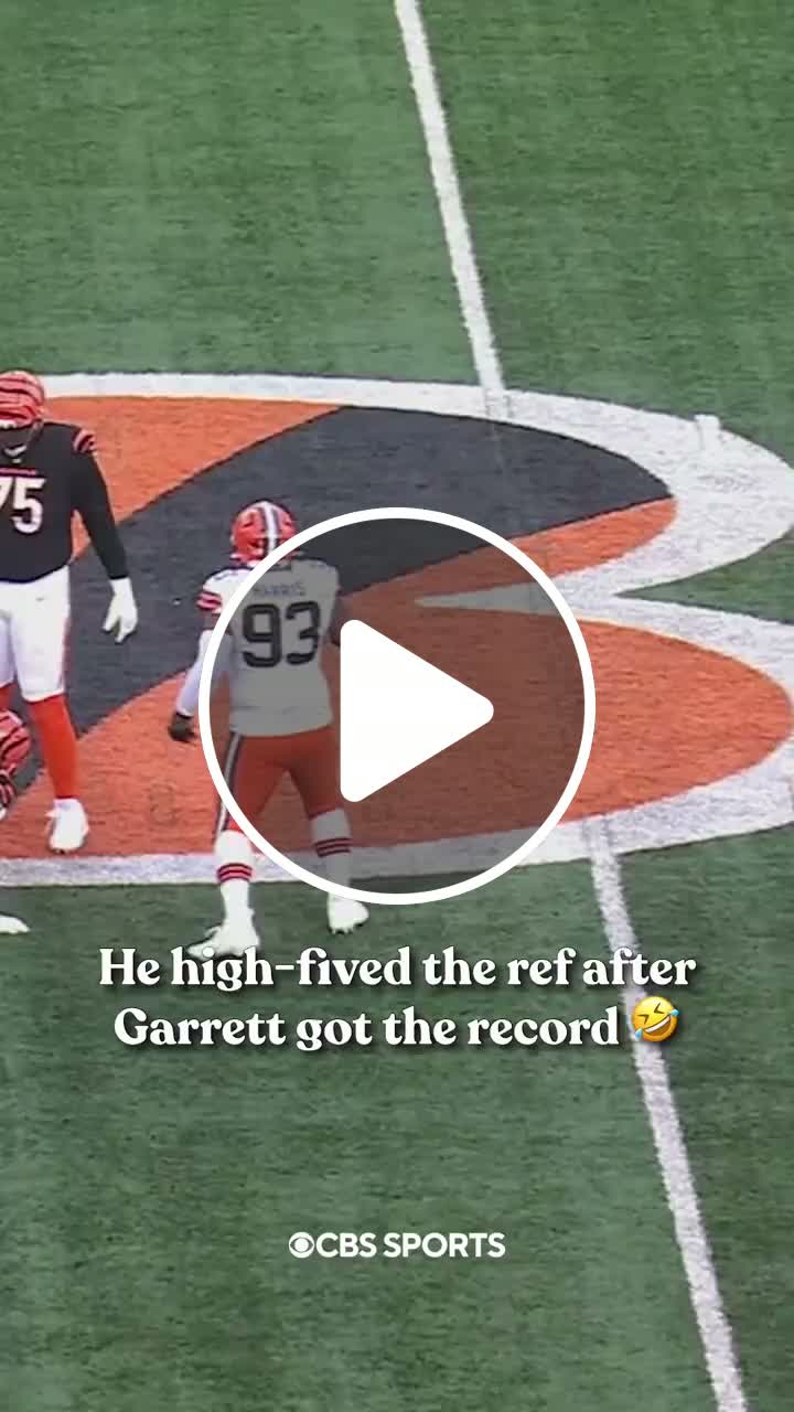 Shelby Harris couldn’t resist 😂 #mylesgarrett #clevelandbrowns # ...