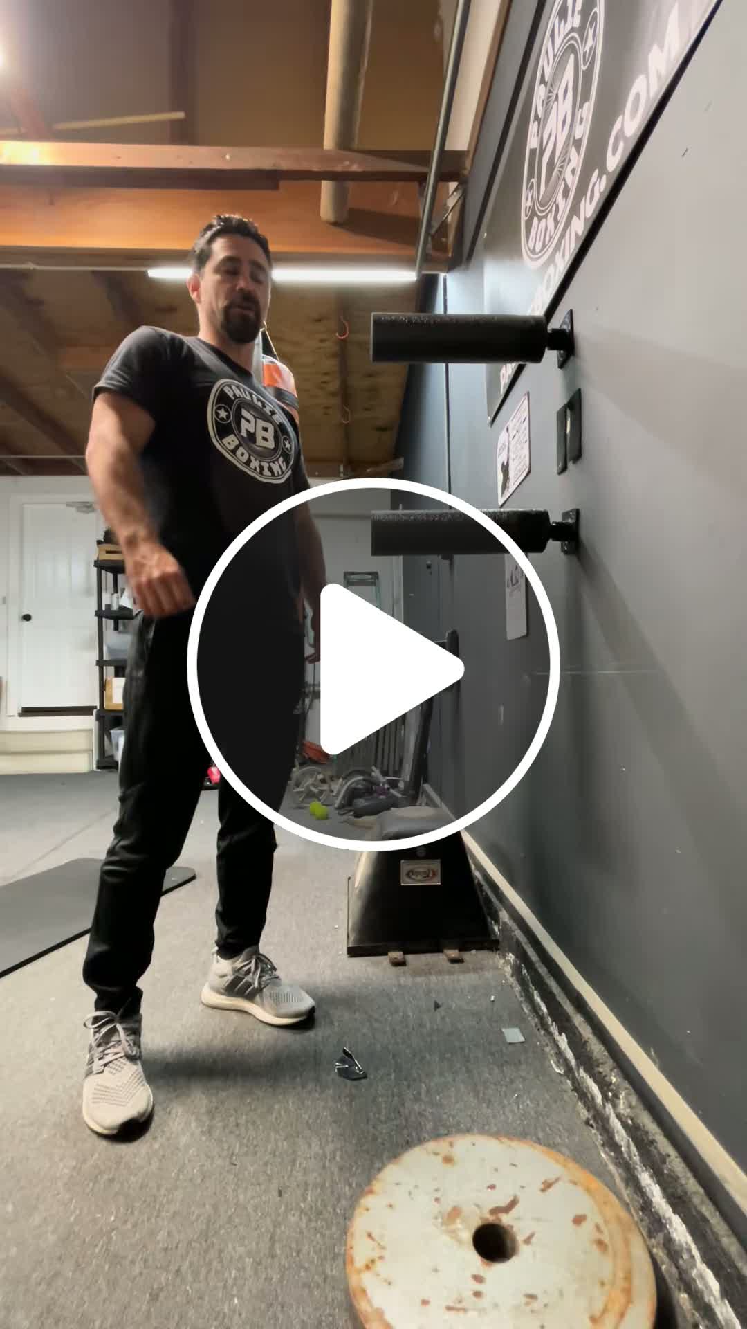 HOW TO THEOW A RIGHT HOOK ON THE WALL BRAWL. #boxing - NewsBreak