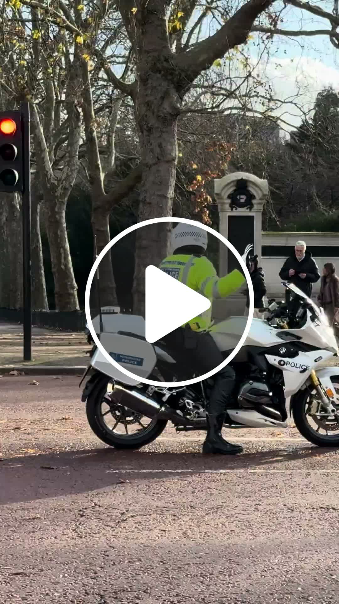 Stop Royalty Arrival 🇬🇧 - NewsBreak