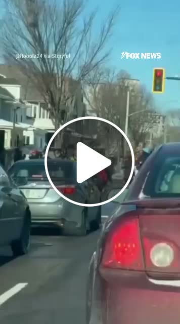 ROAD BLOCK Anti-ICE protesters shut down traffic in Minneapolis ...