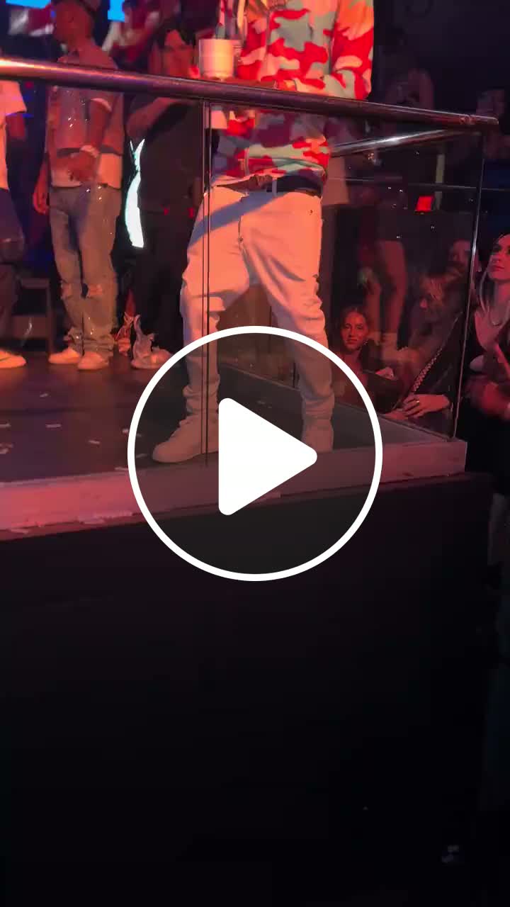 Soulja Boy is going viral for wearing oversized Air Force 1s at the ...