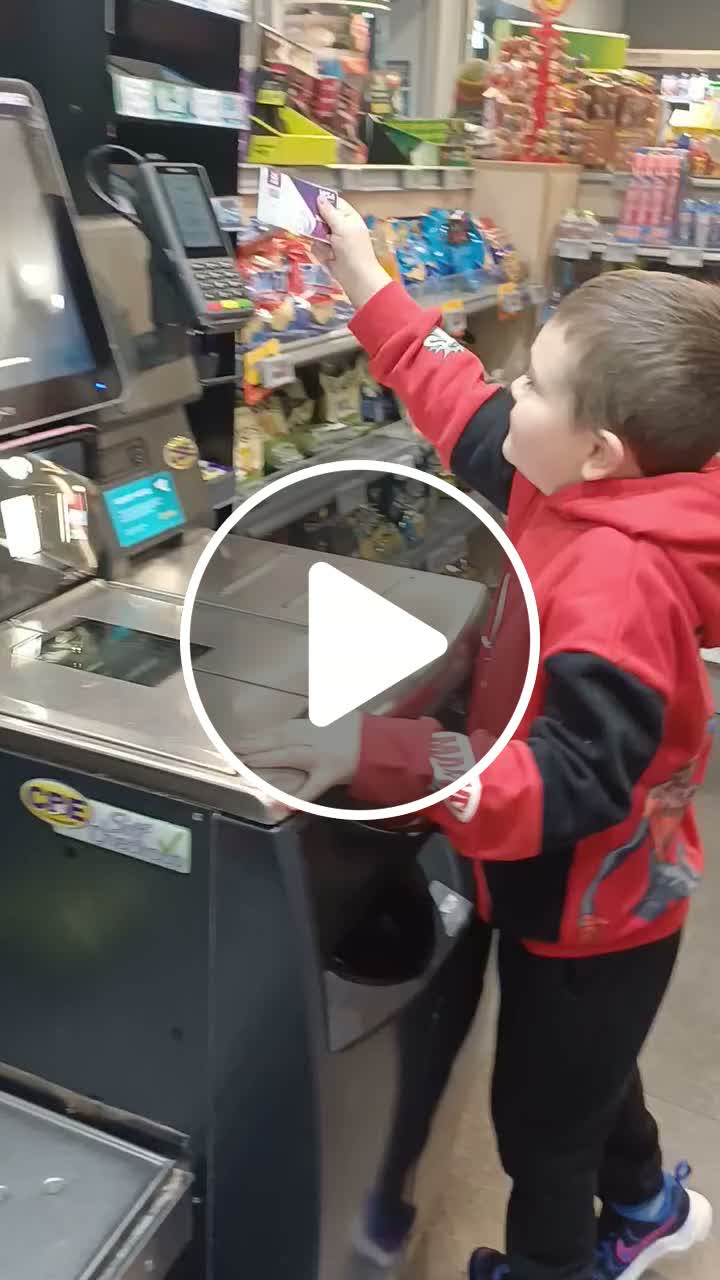 cashier wasn't expecting that 😲 wait for independent kid reaction 😍🤩🤩 ...