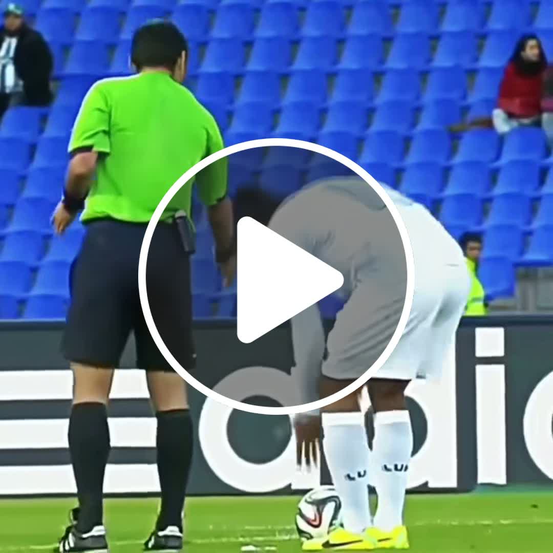 The legend Ronaldinho skills football R10 - NewsBreak