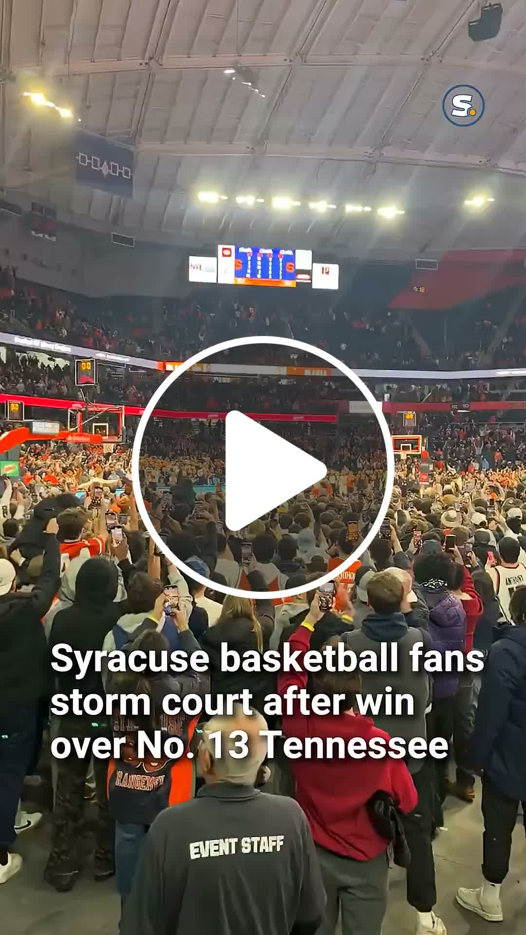 Syracuse basketball fans storm court after win over No. 13 Tennessee ...