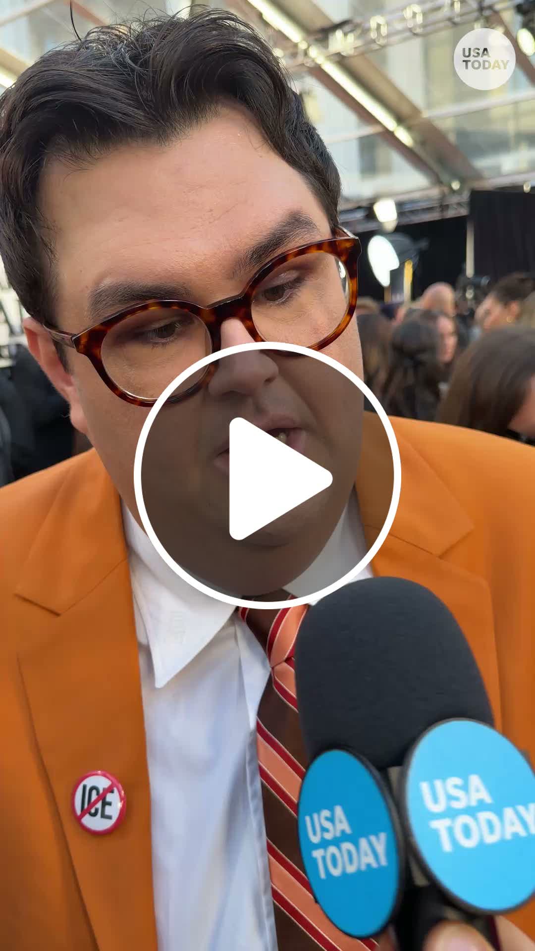 Caleb Hearon explains anti-ICE pin at 'The Devil Wears Prada 2' carpet ...