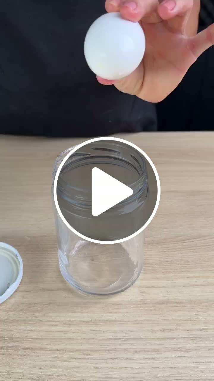 How to peel a hard boiled egg using a jar with water quick trick ...