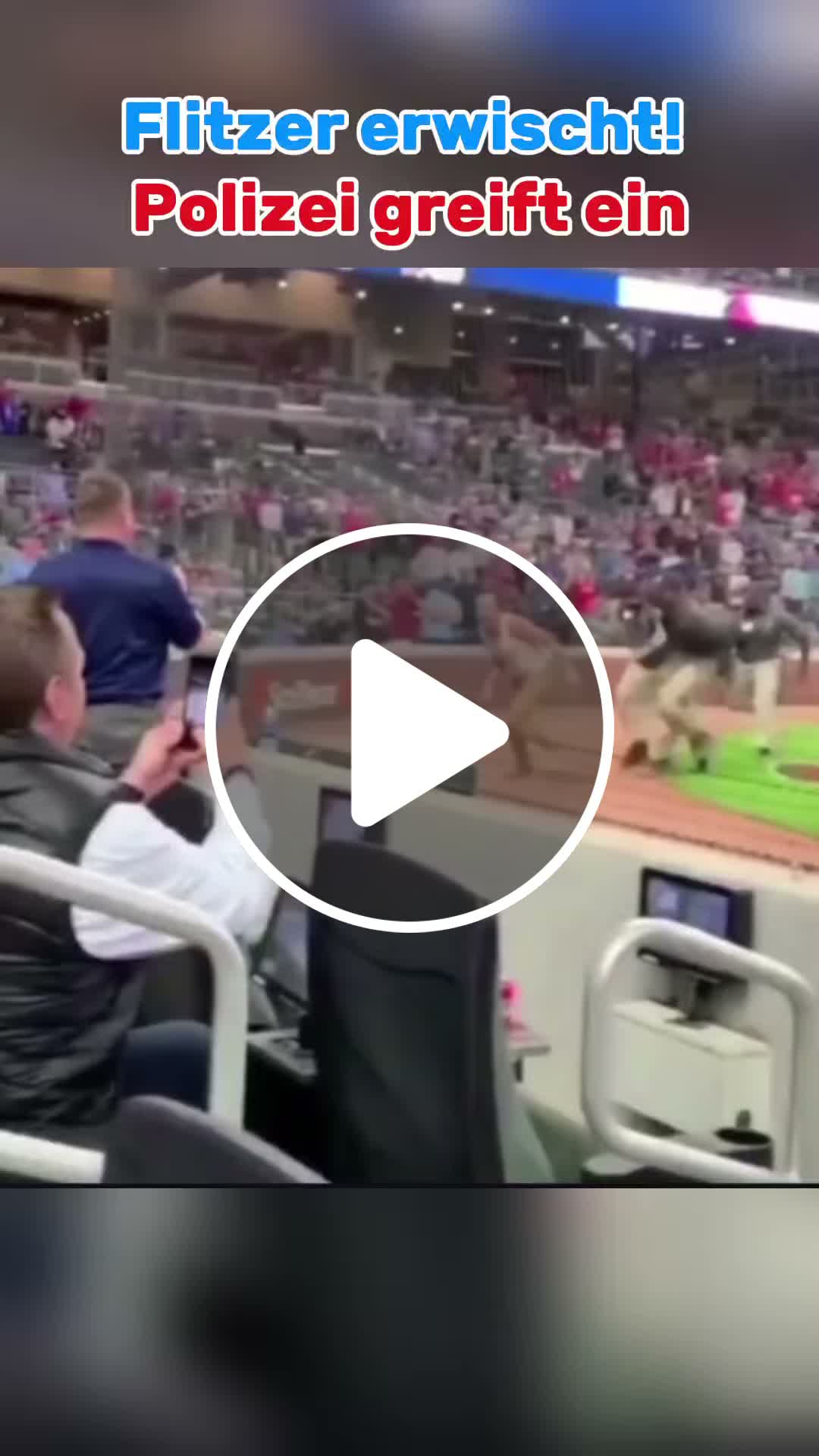 Flitzer stürmt das Stadion - NewsBreak