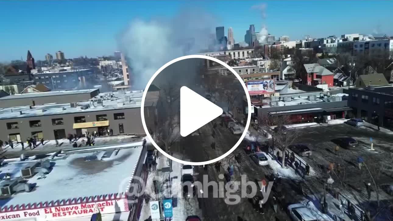 🚨 Tear gas engulfs the streets of Minneapolis as rioters face off with ...