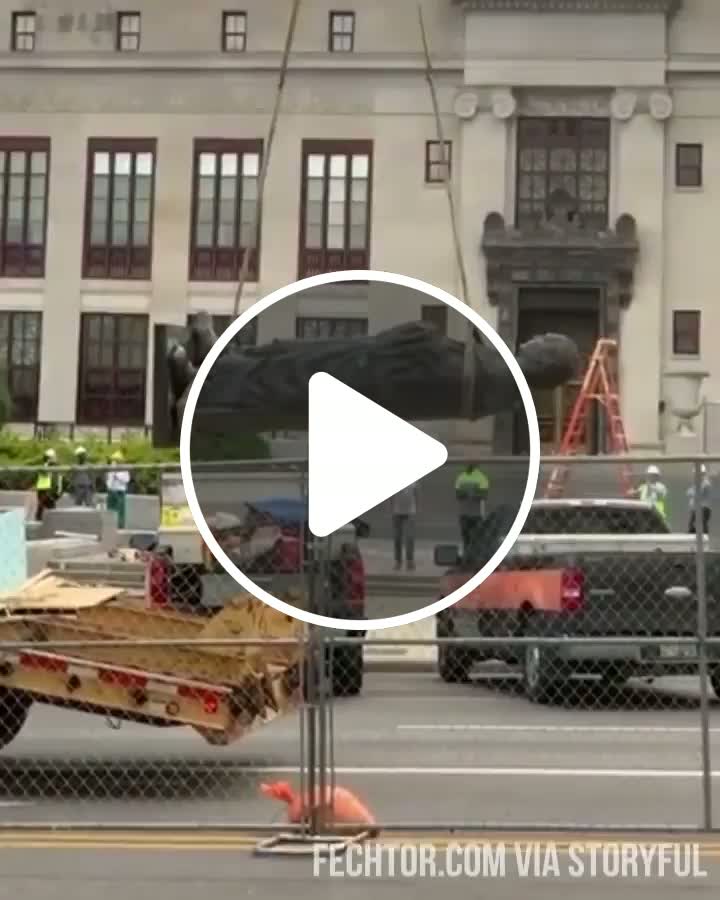 CHRISTOPHER COLUMBUS STATUE COMES DOWN A statue of Christopher Columbus ...