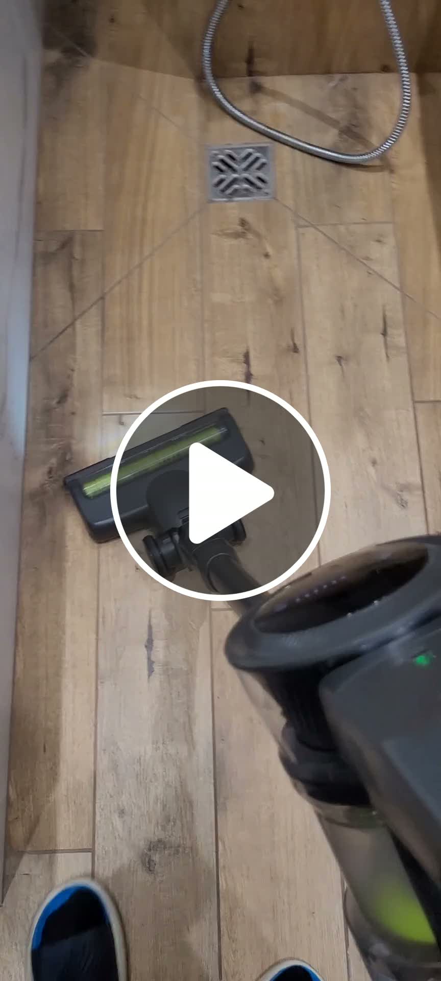 This vacuum cleaner surprisingly fits perfectly in this bathroom spot ...