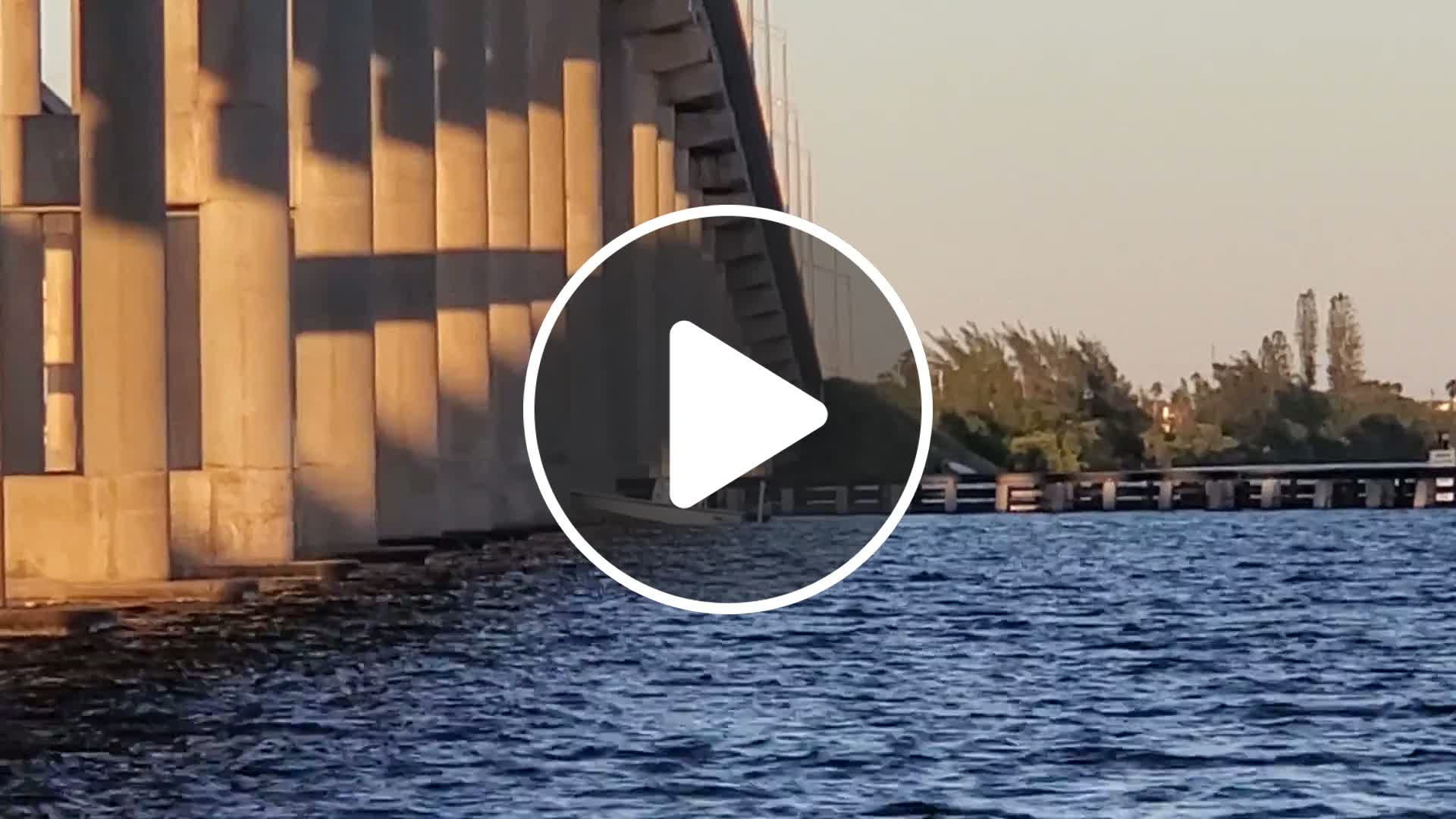 Boat hits Melbourne Causeway Bridge - NewsBreak