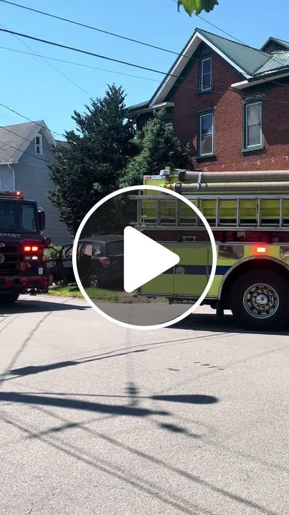 TWR-1 ENG14-1 MICU-91 and WPD on scene of a car accident 72382 #america ...