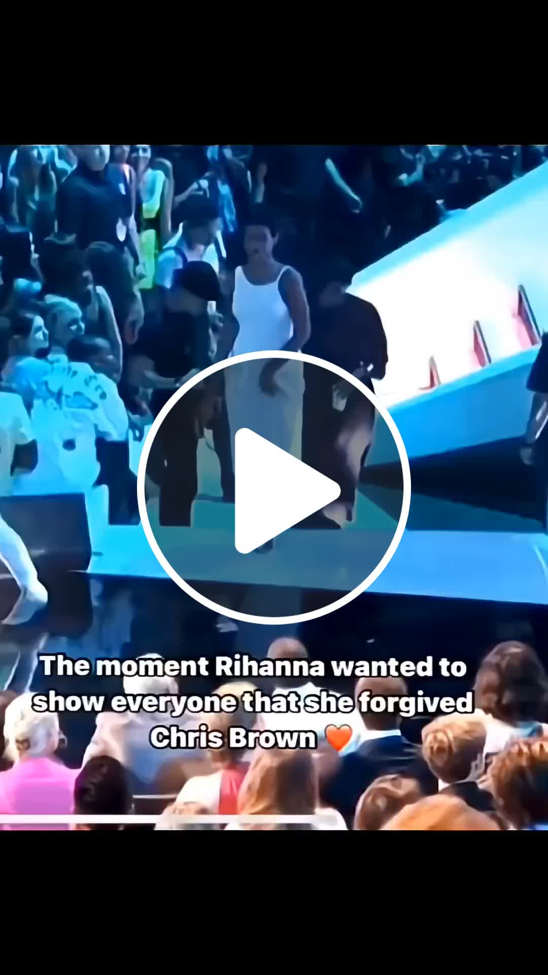 The moment Rihanna wanted to show everyone that she forgave Chris Brown ...