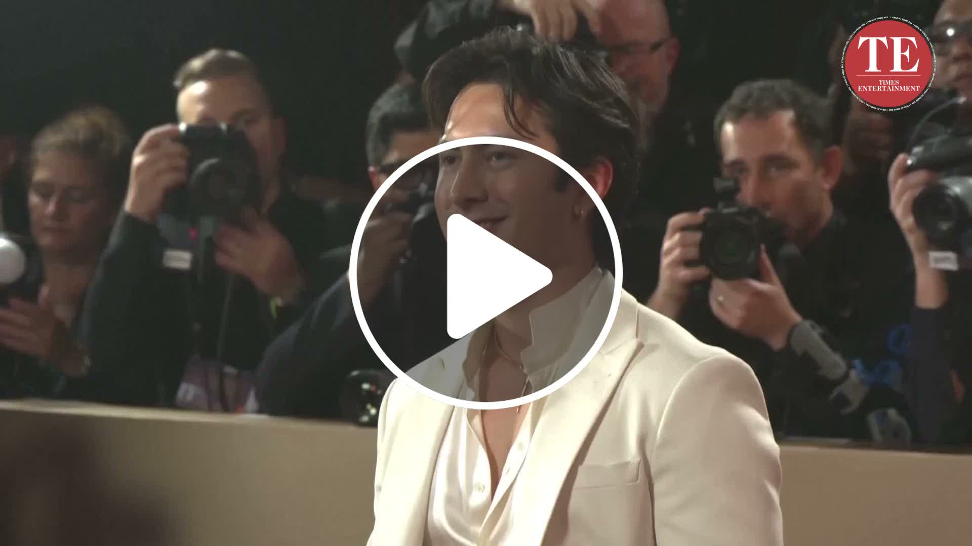 Golden Globes 2026: Hudson Williams Drops Back-To-Back NSFW Bombs in ...