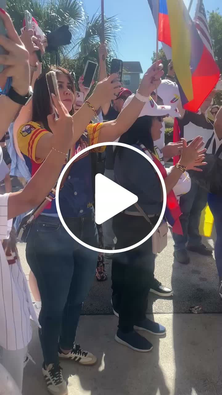 People sing the Venezuelan national anthem in Doral, Florida - NewsBreak