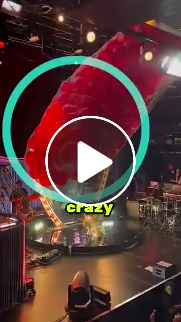 Sabrina Carpenter Hilarious Reaction To Balloons Fail… - NewsBreak