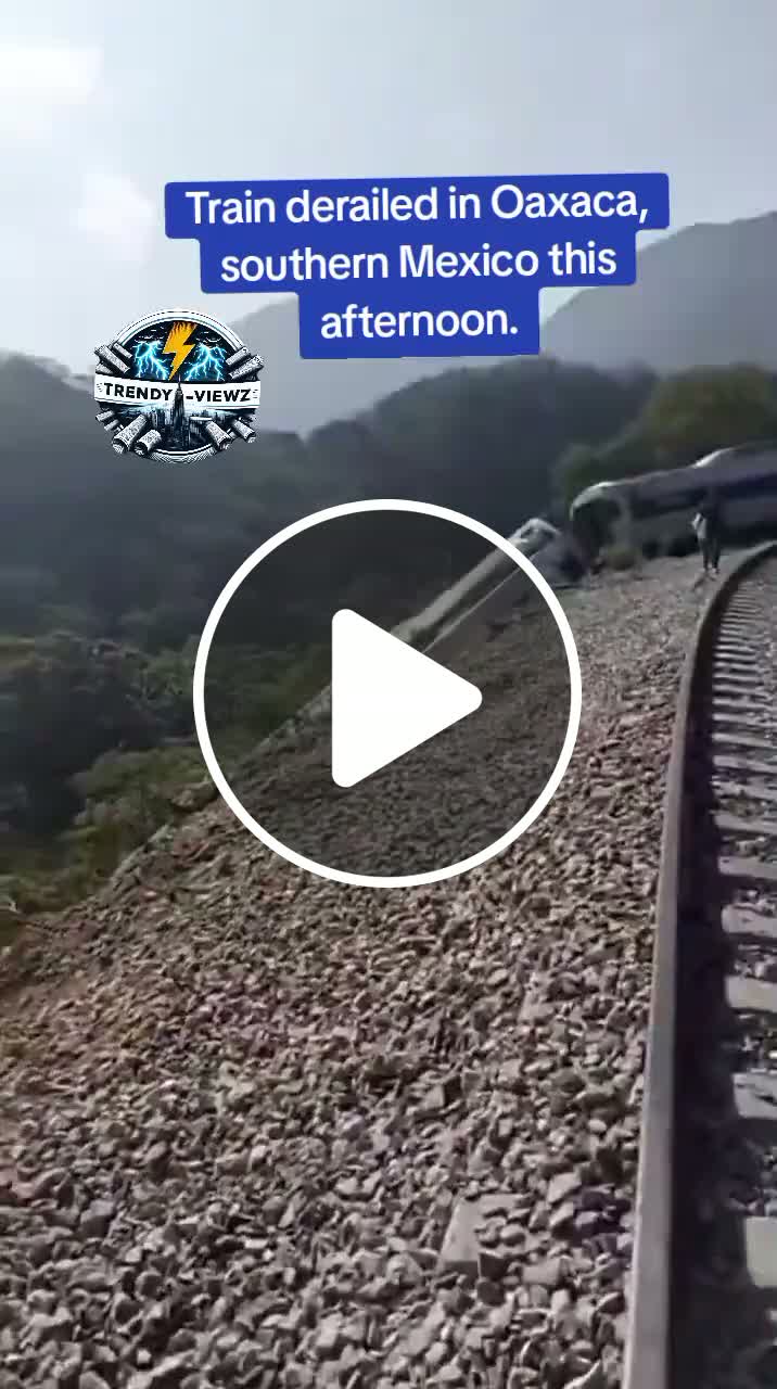 #Interoceanic #Train derailed in Oaxaca, southern Mexico this afternoon ...