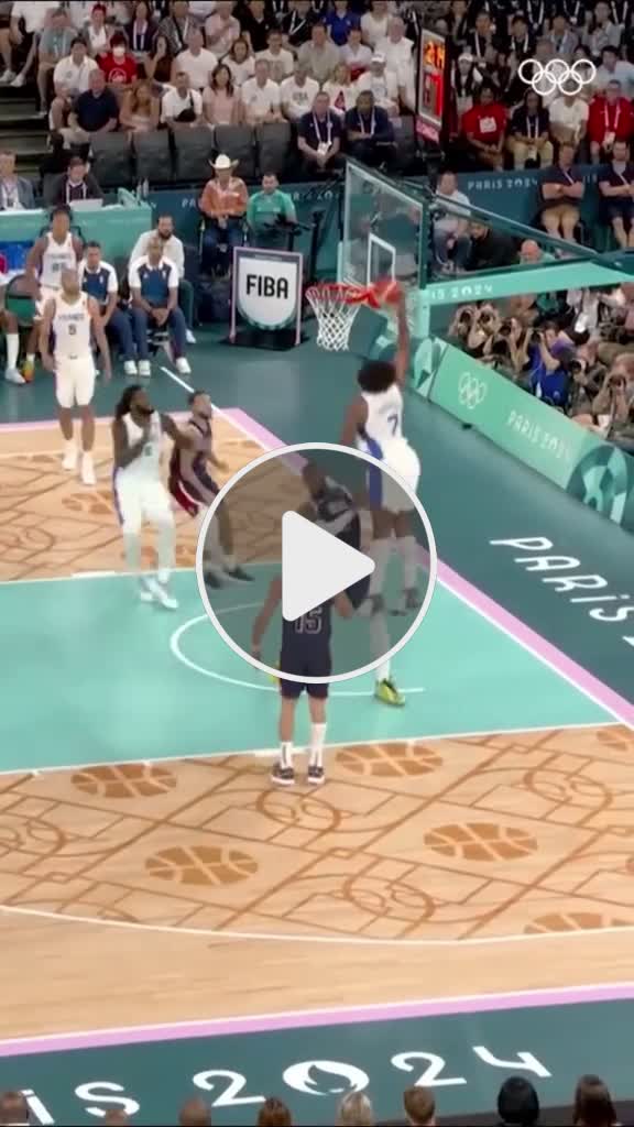 Il y a un an, Guerschon Yabusele ralisait un poster sur Lebron James ...