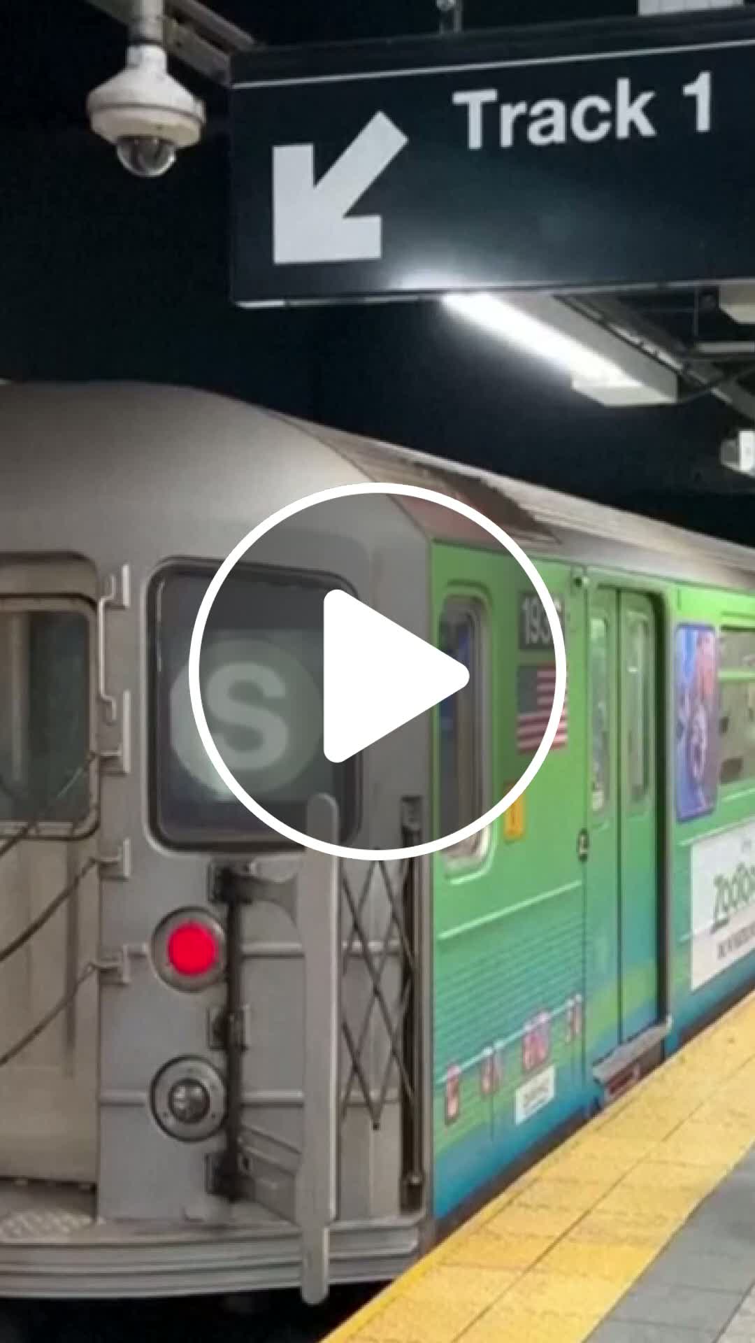 Festive smells in NYC's subways - NewsBreak