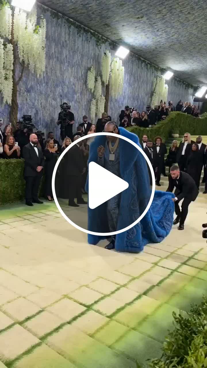 Snoop Dogg stepped out in full Doggy Style drip at the Met Gala - NewsBreak