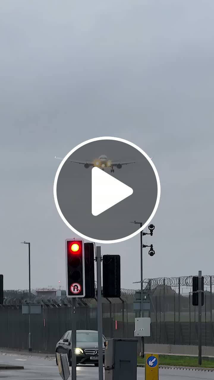Storm Benjamin forces plane to abort landing at Heathrow airport ...