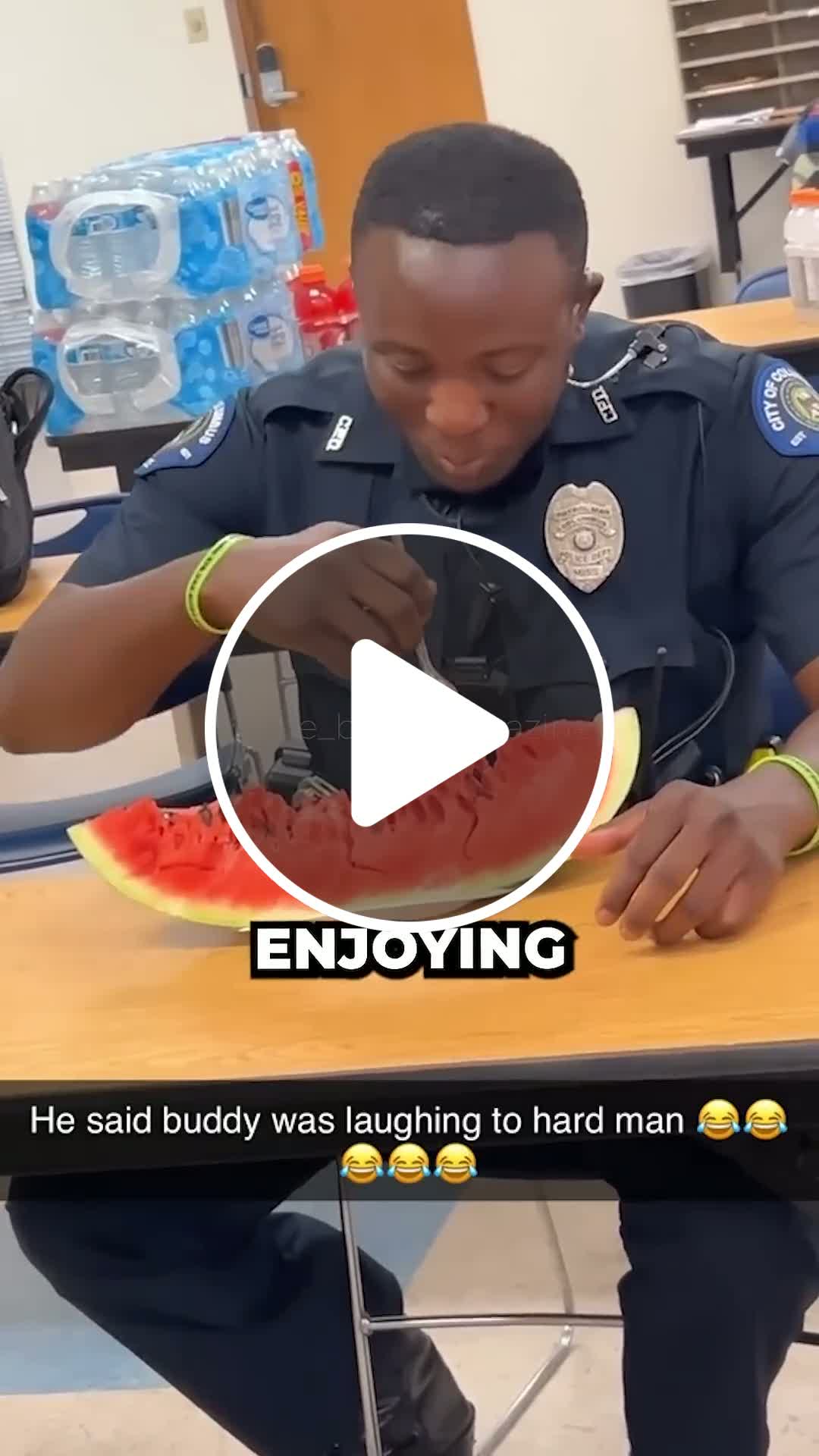 Bro should not be laughing at that 🤨 (1 - NewsBreak