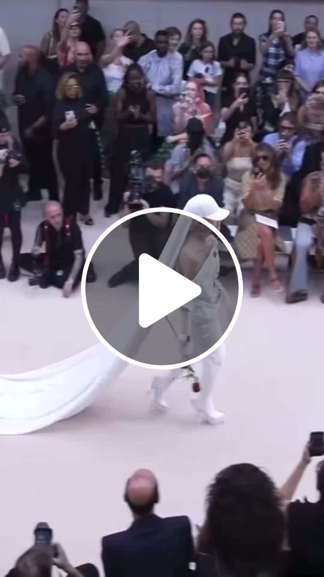 Supermodel Kristen McMenamy had a bad moment - NewsBreak