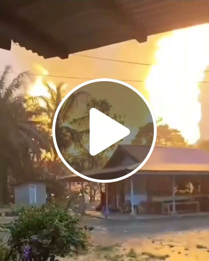 🚨🔥 GAS PIPELINE EXPLOSION TRIGGERS MASSIVE FIRE IN INDONESIA 🔥🚨A ...