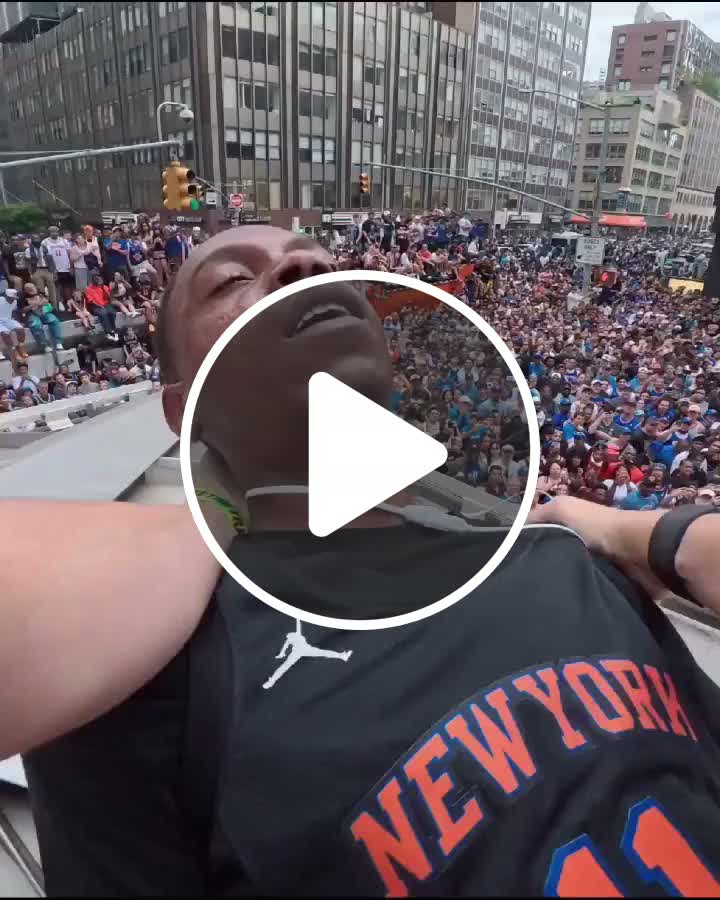 Man's Life Saved by Heroic Citizens at NY Knicks ParadeA Quick-Thinking ...