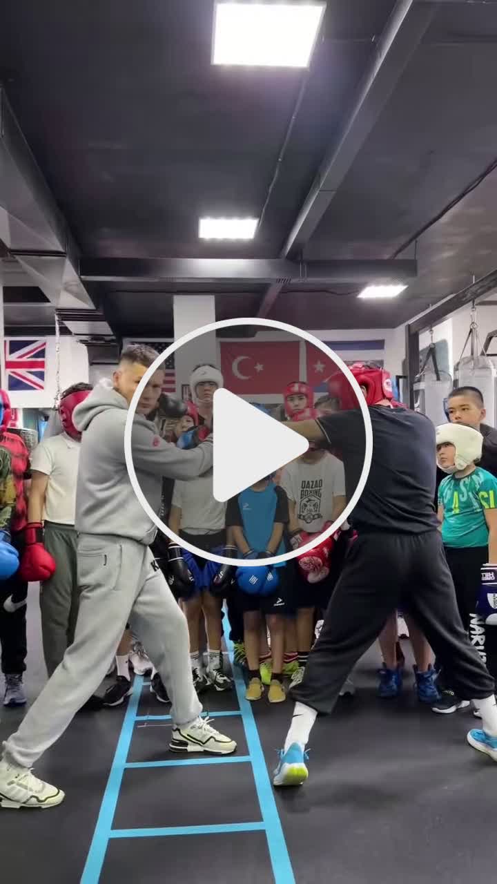 Boxing Trick 🥊 YouTube: UrsachiTeam 🥊 Instagram: fightliux, boxingliux ...