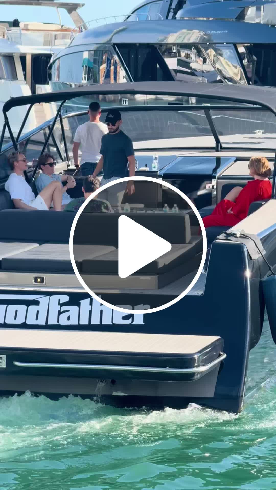 Launching into adventure 🚀 ~ VanDutch 55 ‘The Godfather’ departs Sout ...