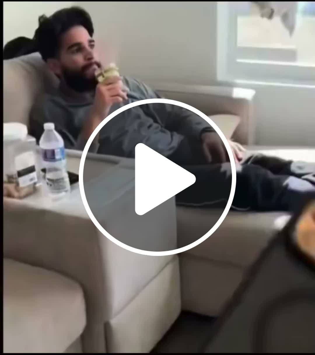 bros quick with it .....she must of sold it 🤣 - NewsBreak