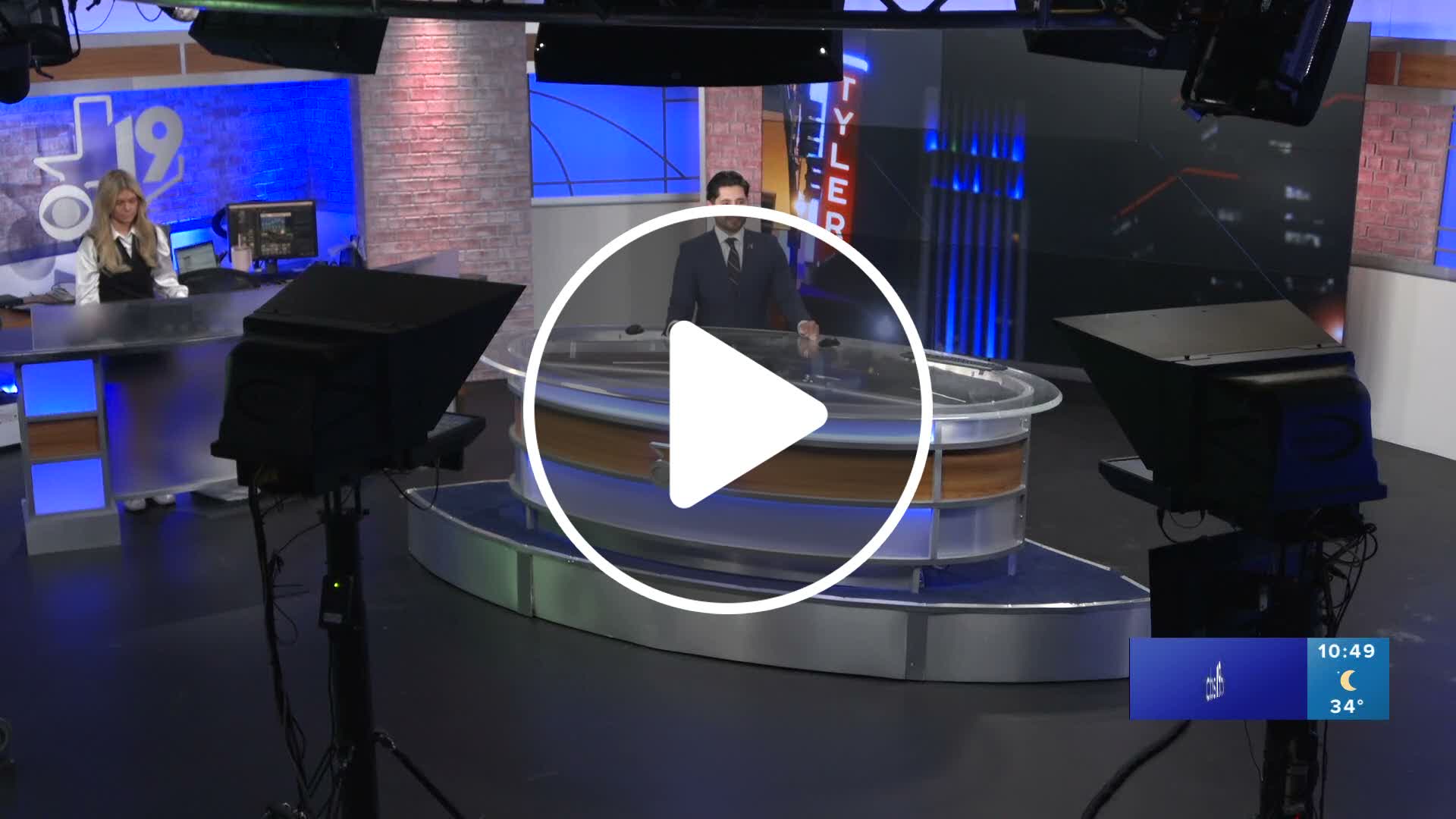 State Rep. and U.S. Senate candidate James Talarico hosts ICE protest ...