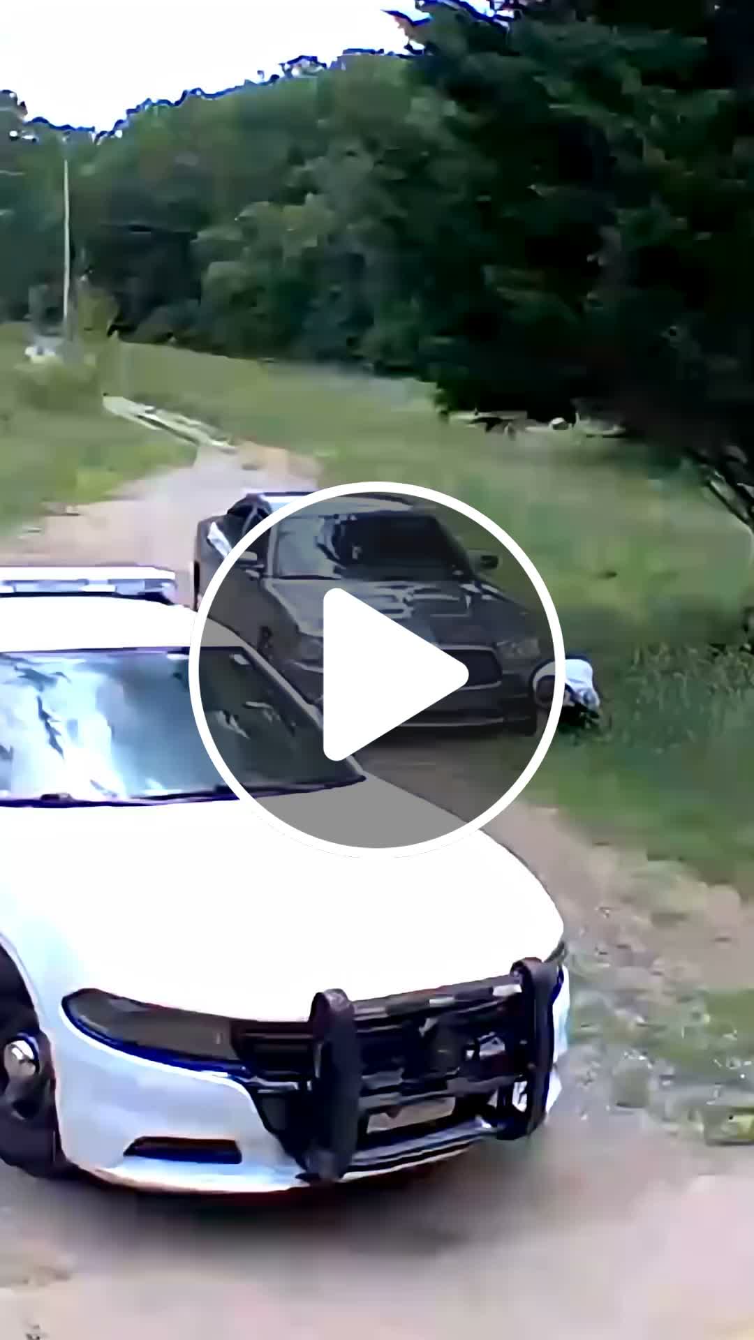 Genius Suspect Escapes Police Car - NewsBreak