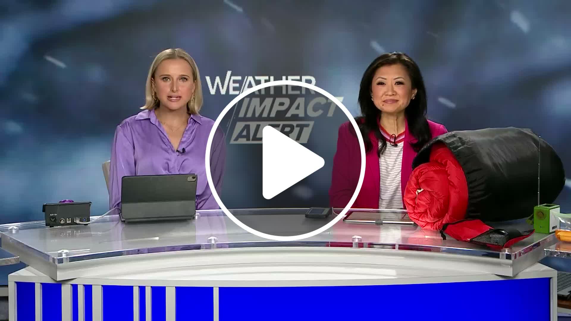 Here's what the Red Cross says should be in your car for the winter ...