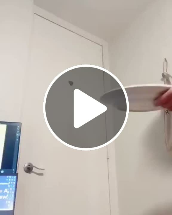 How to open the door when your hands are full - NewsBreak