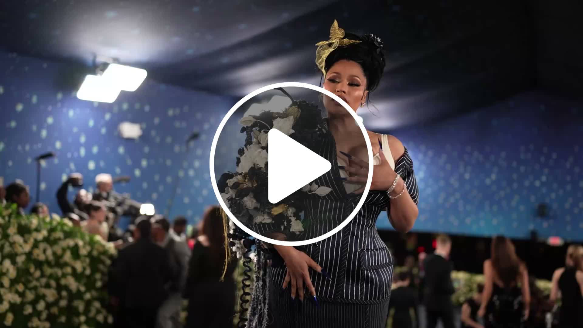 Nicki Minaj flaunts Trump Gold Card after announcing she's the ...