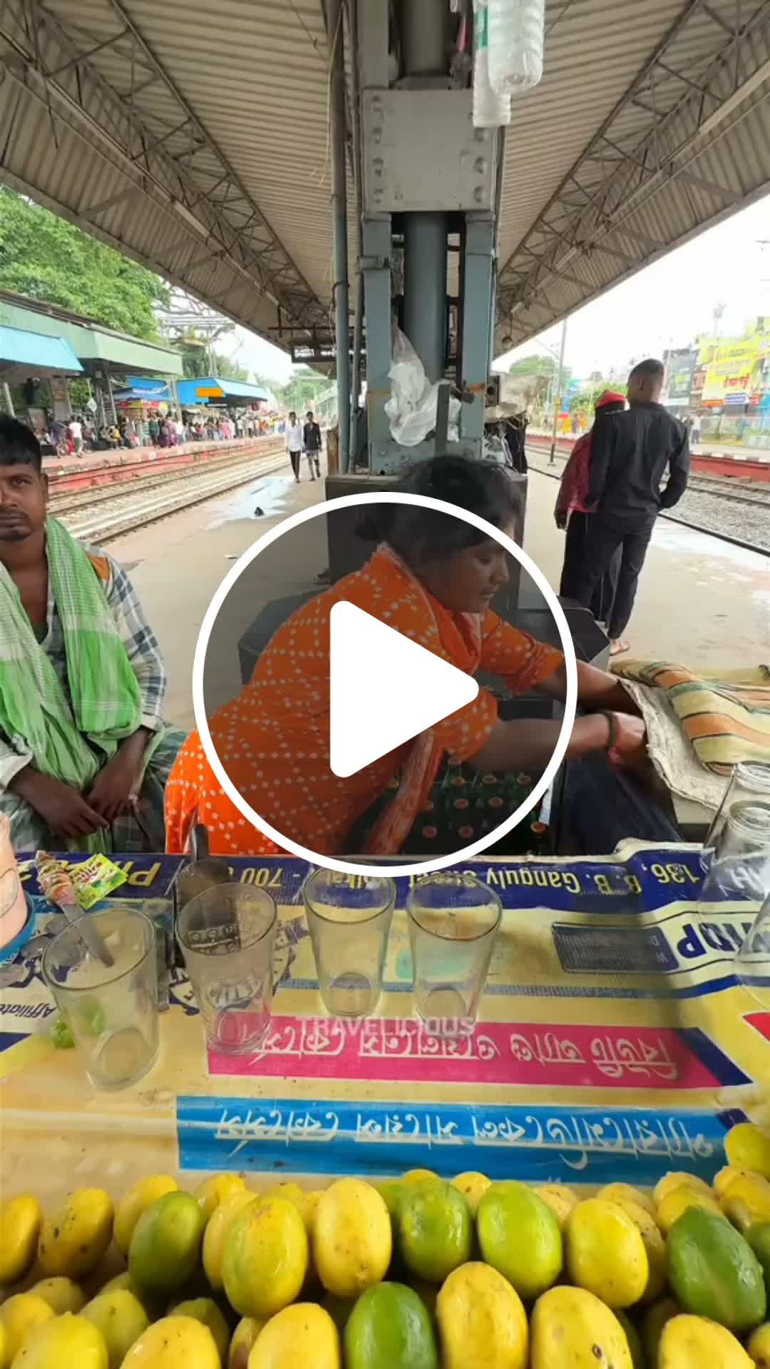 India’s Street Food Queen Making Rocket Lemon Soda! - NewsBreak