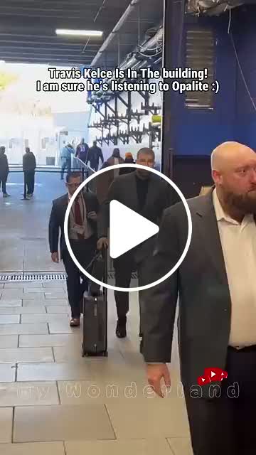 Travis Kelce Has Arrived at the Stadium, Do You Think Taylor Is There ...