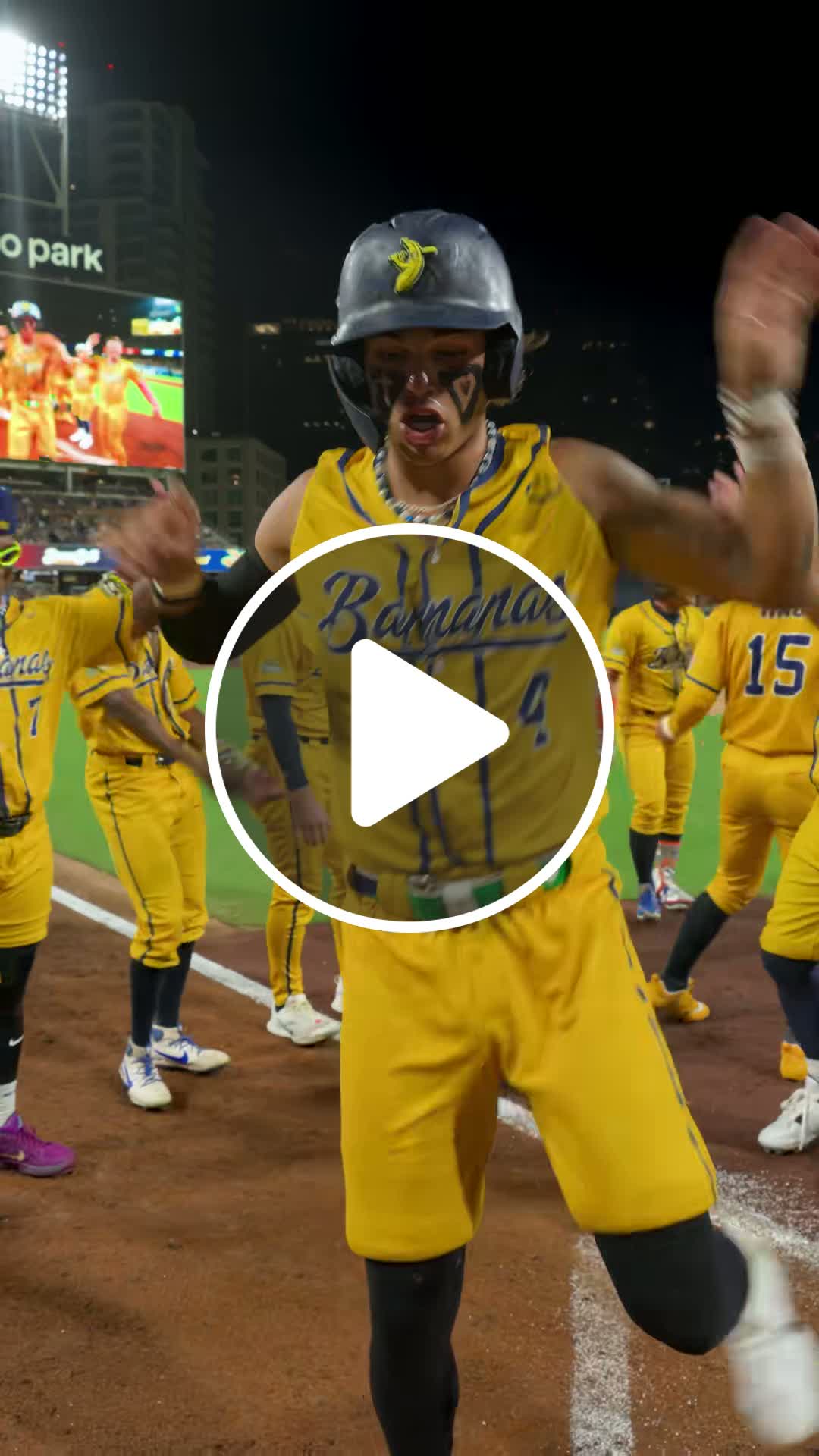 @jacksonolson_ on the keys🎹 and @kjack with the moves🕺 #savannahbananas ...