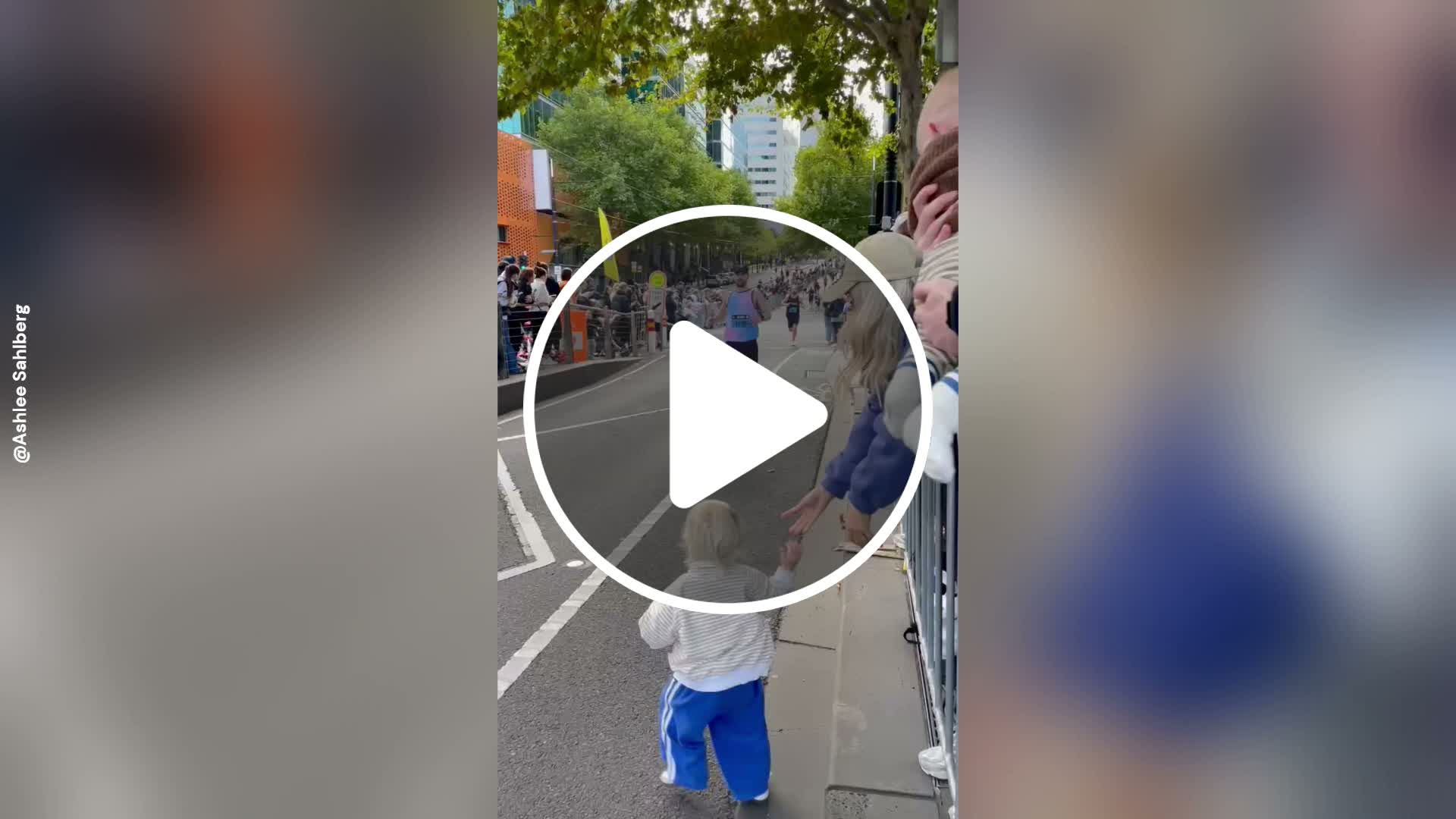 Dad Carries Both Children Across Finish Line in Emotional Race Moment ...
