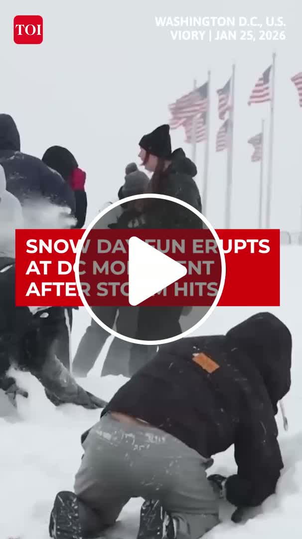 Residents Turn Snow Chaos Into Fun At Washington Monument After Massive ...