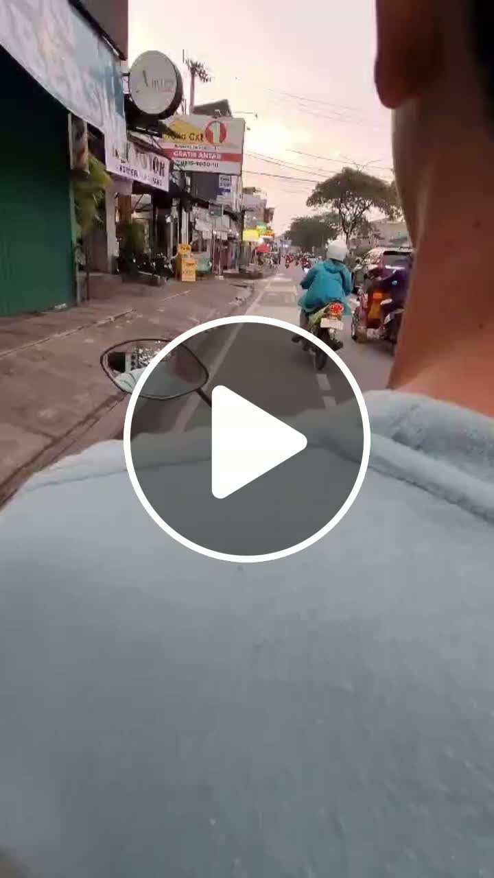 First-time motorcycle ride ends in crash into concrete post in Depok ...