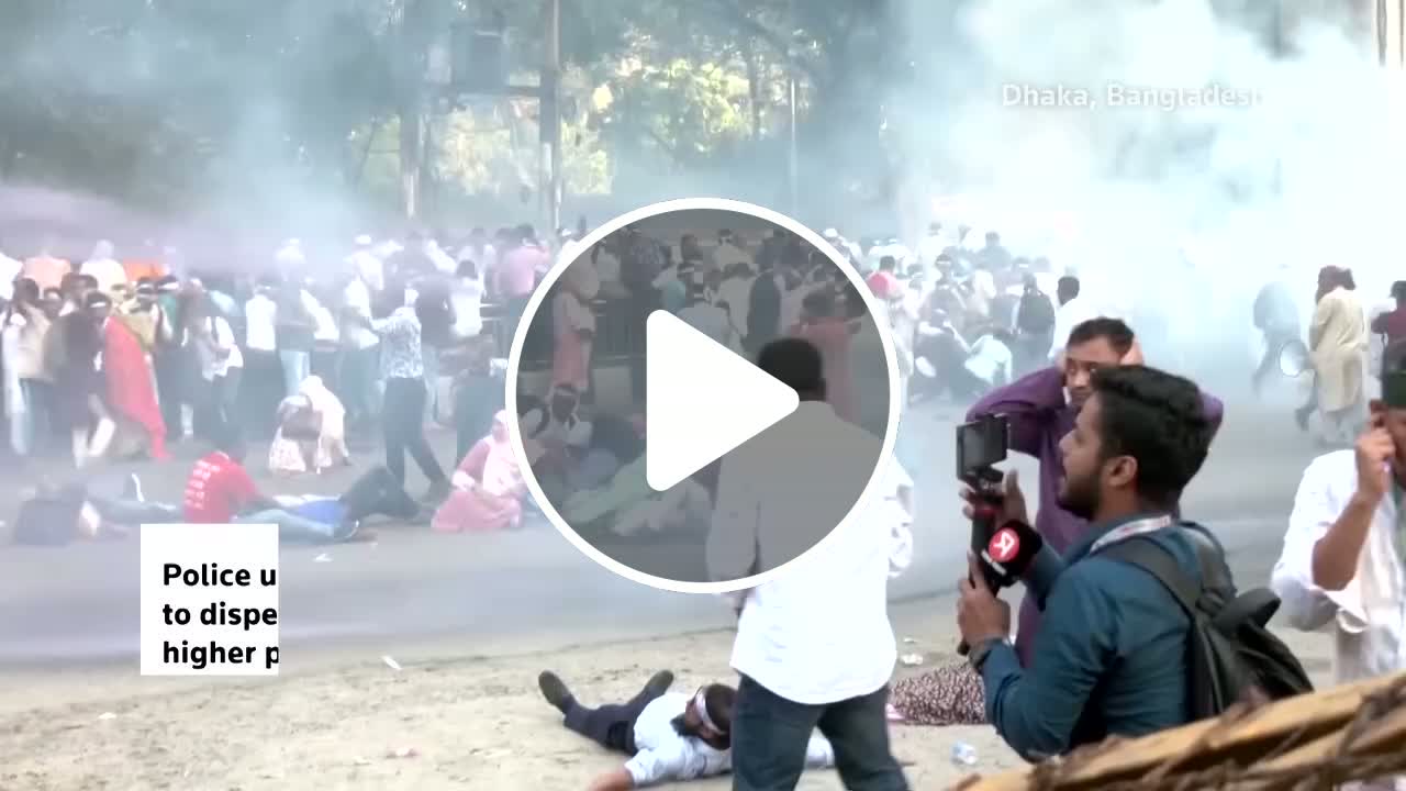 Police in Dhaka used tear gas and water cannons to disperse protesting ...