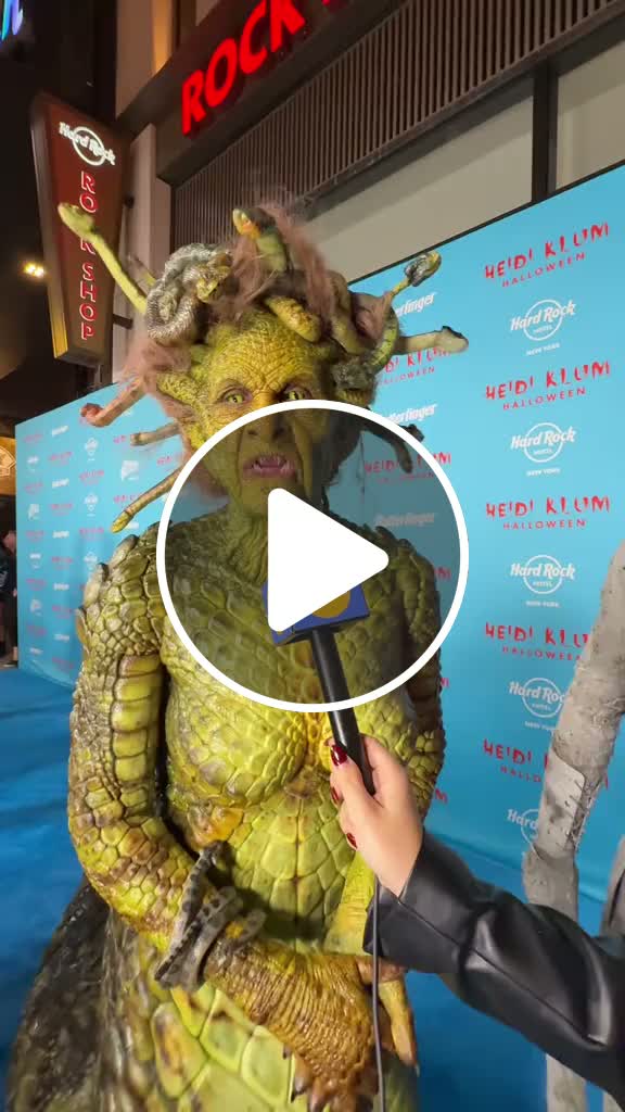The queen of Halloween does it again!! 🐍 #HeidiKlum #Heidiween created ...