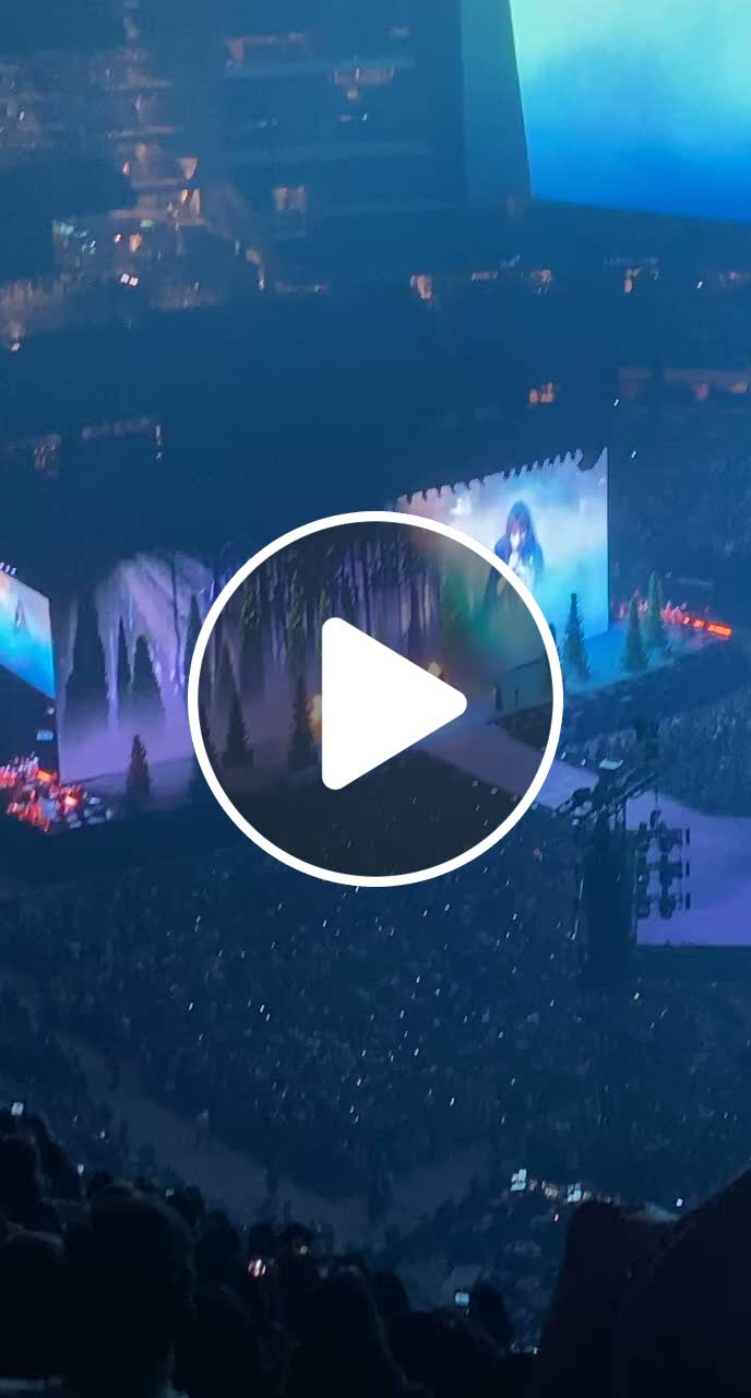 Beginning of WILLOW from Taylor Swift's Eras Tour - ARLINGTON NIGHT 1 ...